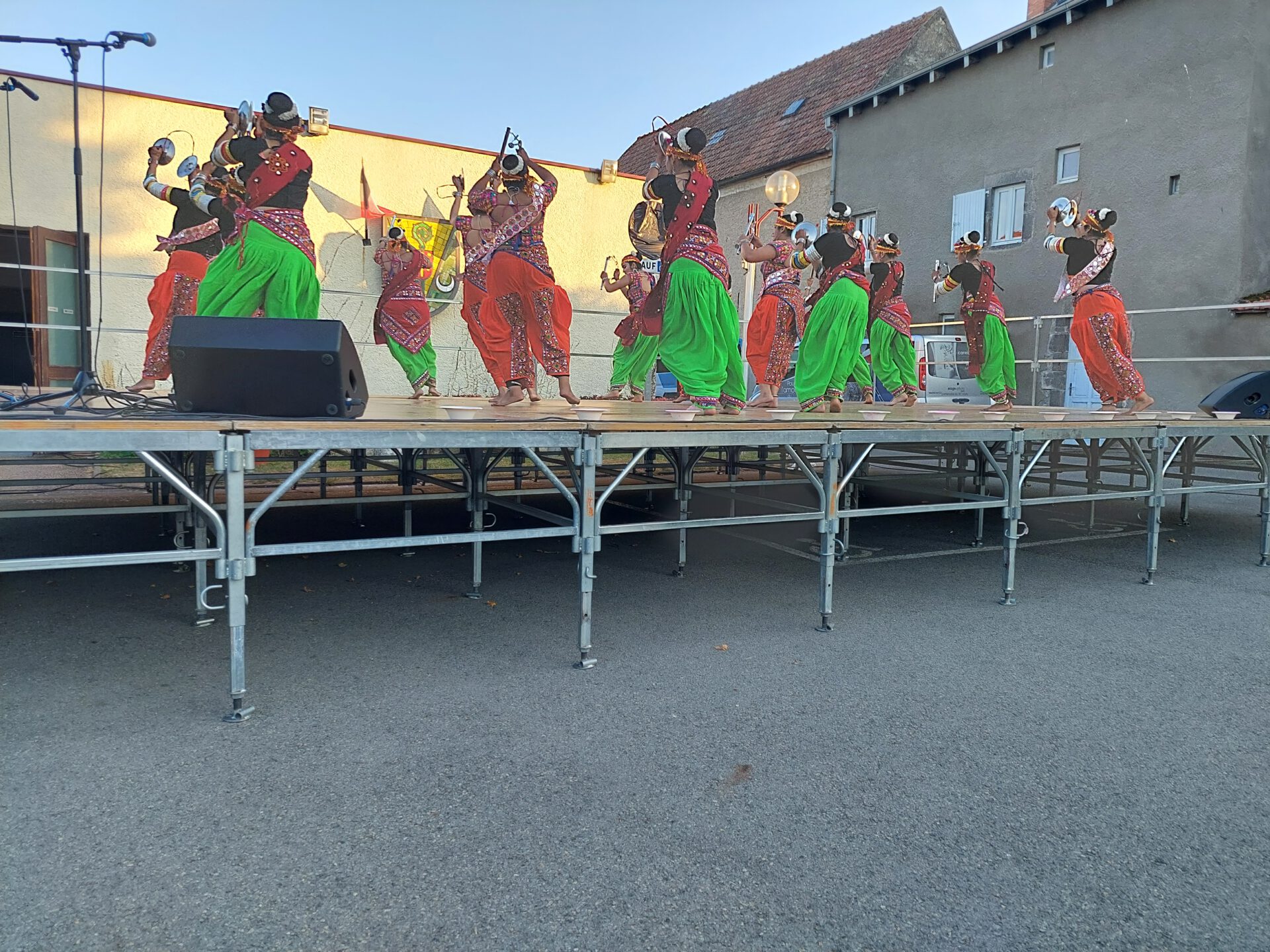 Accueil d’un groupe du festival de Gannat 2022 | Mairie de Chambaron Sur Morge Puy de Dôme